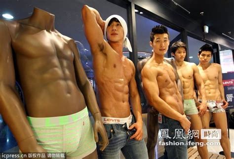 Coex Levis时装展 男模秀腹肌引骚动时尚频道凤凰网