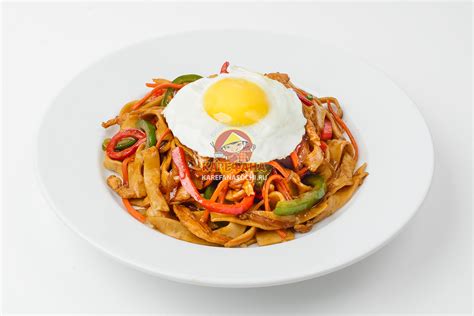 Пшеничная лапша с курицей, овощами и яйцом — Китайская кухня "Карефана"
