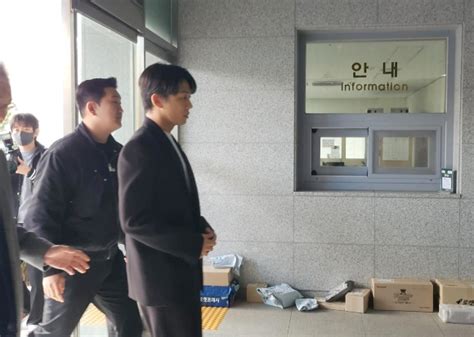 경찰 마약류 투약 유아인 소환 조사 네이트 뉴스