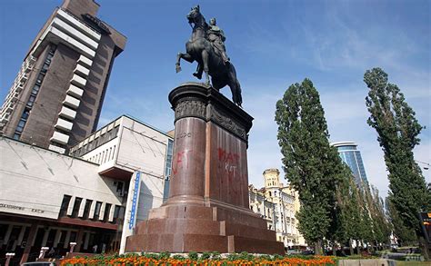 Кияни хочуть «дерусифікувати понад 200 меморіальних дошок і пам