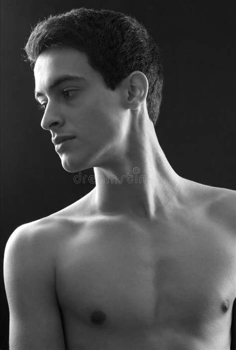 Zwart Wit Beeld Van Shirtless Jonge Mens Stock Afbeelding Image Of
