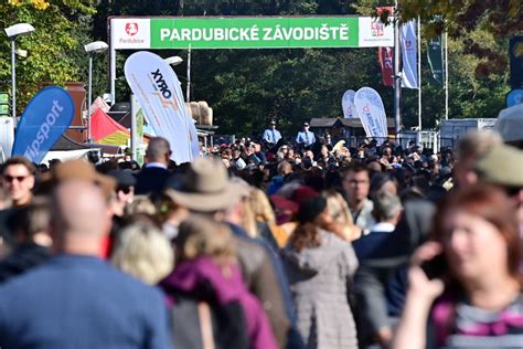 Galerie Klouboučková Móda Z Velké Pardubické Pizingerová Na „kovboje
