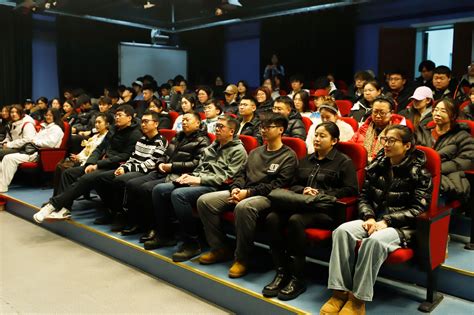 我校成功举办第四期大学生成长论坛 丁香校园之星五星学习之星专访 哈尔滨学院学工部 学生处 武装部