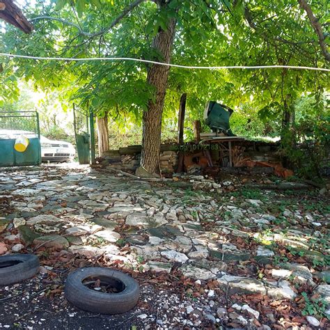 Продавам къща Двуетажна къща 120 кв м РЗП 1750 кв м двор Къщи Вили