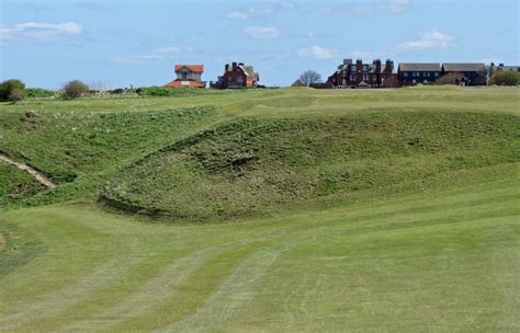 무료 이미지 경치 나무 자연 잔디 집 밖의 구조 하늘 들 농장 목초지 대초원 언덕 휴양 녹색 풍경화 목장 농업 여가 평원 골프 코스