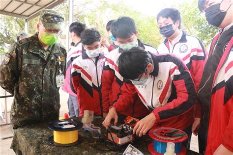 【榮耀印記】學子參訪通訓中心 扎根全民國防 論壇 一起來愛國 【榮耀印記】學子參訪通訓中心 扎根全民國防 青年日報