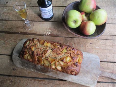 Cake aux pommes sautées flambées au Calvados Les petits plats de Béa