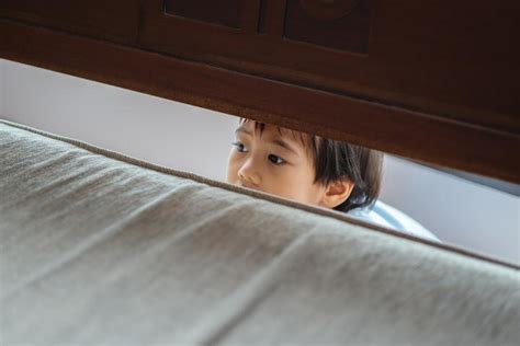 当孩子说“妈妈我怕”，到底在怕什么？如何正确回应？不是说“别怕” 知乎
