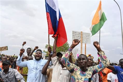 Niger des partisans du régime militaire manifestent près de la base