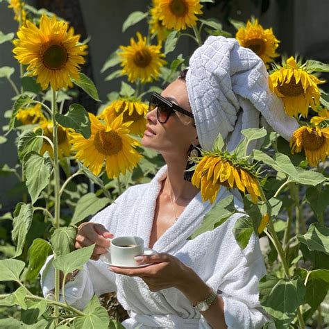 დასვენება და მზესუმზირები მოდელი თიკო ჩხეიძე ულამაზეს ფოტოებს აქვეყნებს Marao