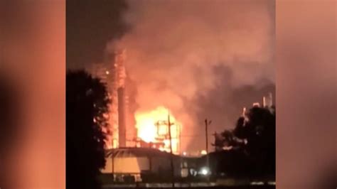 Mega Explosion in Iberville USA Chemiewerk steht plötzlich in Flammen