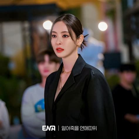 Lee Da Hee Finds Herself Getting Unexpectedly Jealous Over Longtime Bff