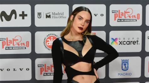 ¡Nos llevó al Edén!: Belinda reventó las redes con sensuales fotos en ...