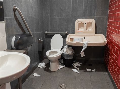 318 840 en la categoría Baños sucios de imágenes fotos de stock e