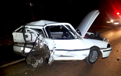 Motorista morre e duas crianças ficam gravemente feridas em acidente em