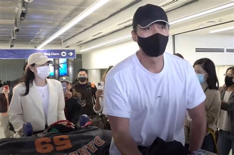 Newlyweds Hyun Bin And Son Ye Jin Mobbed By Fans At La Airport Entertainment News Asiaone