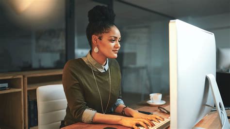 11 Low Effort Ways To Impress Your Boss If You Want To Make More Money