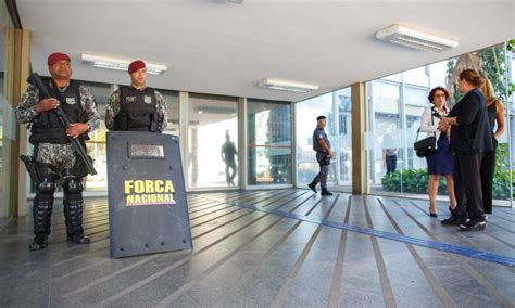 Por Mais Verbas Para A Educação Escolas Privadas De Rio E São Paulo