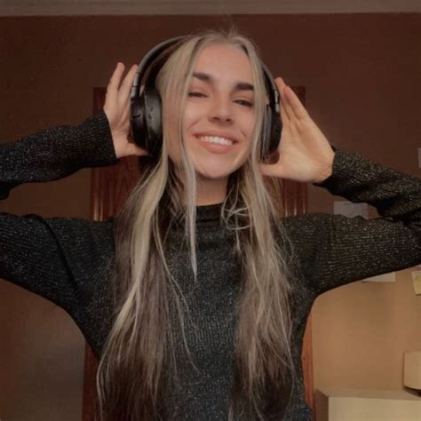 Evelina Filmmaker And Content Creator Evelinaoo • Threads Say More
