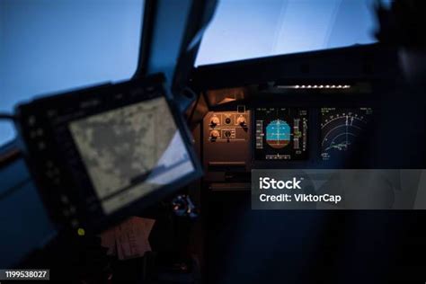 이륙 하는 동안 현대 조종석 상업 여객기 비행기 0명에 대한 스톡 사진 및 기타 이미지 0명 공중 공항 Istock