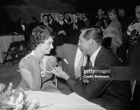 Cary Grant With Stanley Kramer And Sophia Loren News Photo Getty Images