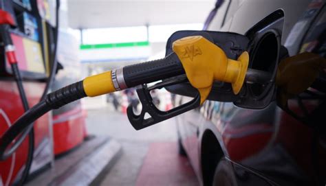 Petrol Price Is Expected To Drop By Up To Rs 15l Pakwheels Blog