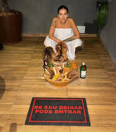Ex Bbb Ariadna Arantes Celebra Ao Se Tornar Mãe De Santo Missão Sagrada