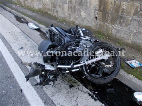 POZZUOLI Scontro Mortale Nel Giorno Di Natale Le Immagini Della
