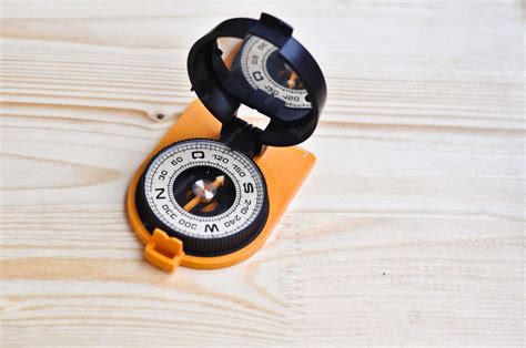 Premium Photo Compass On The Board