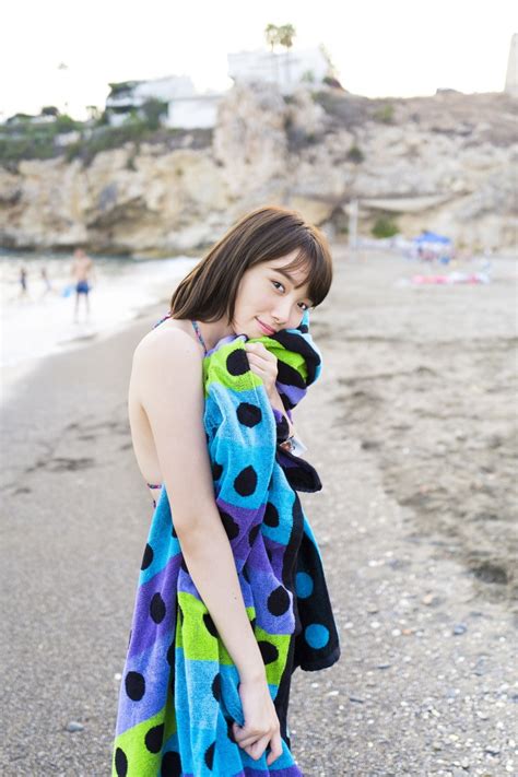 飯豊まりえ、20歳の誕生日に1st写真集発売！ 男性＆女性両目線で楽しめる構成 5枚目の写真・画像