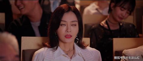 怪你过分美丽！秦岚演的这个翻白眼的经纪人，真是人间真实 搜狐大视野 搜狐新闻