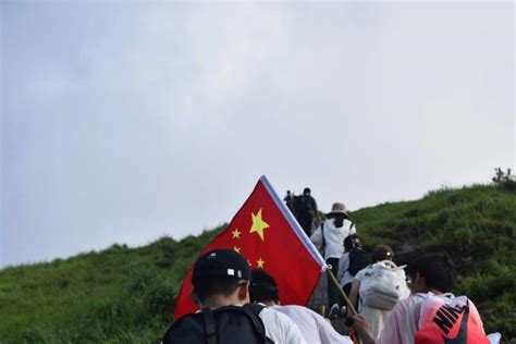 我与国旗合个影，“晒”出浓浓爱国情！ 共青团湖南第一师范学院委员会