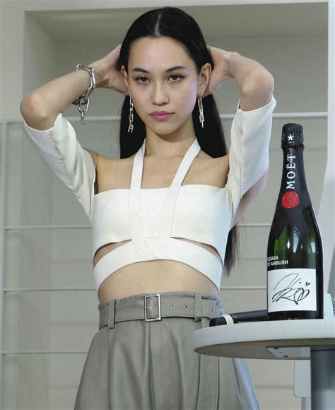 【写真】水原希子”一目ぼれ”したセクシーな衣装：中日スポーツ・東京中日スポーツ