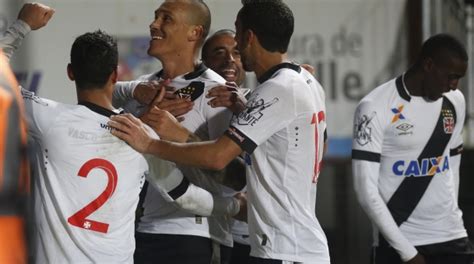 CBN Rio de Janeiro Leandrão marca dois e Vasco vence o Joinville