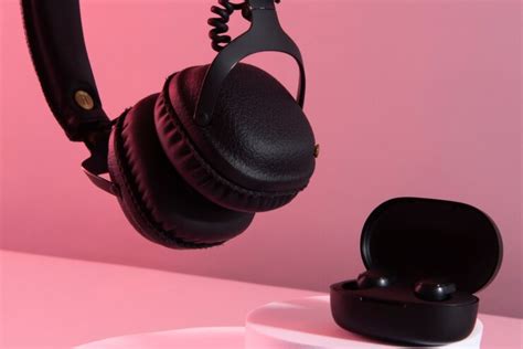 Perbedaan Headphone Headset Earphone Dan Tws