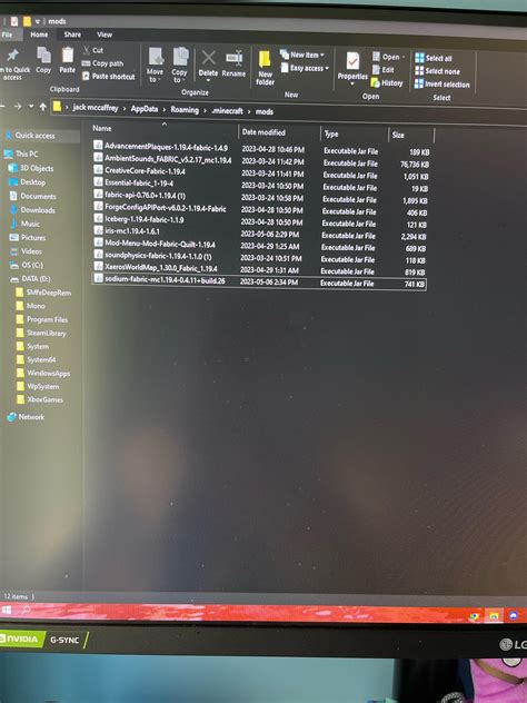 Can someone tell me what the heck happened? ( I’m these mods running mods) : r/Minecraft