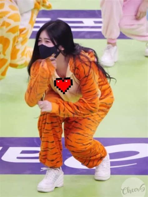 비제이의 모든것 충격적인 임여은 치어리더 ㄴ브라 동물옷 ㅗㅜㅑ 다 보여주네 그냥 ㄷㄷ 본문은 댓글👇 Facebook