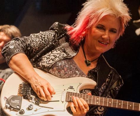 Jennifer Batten Bij Bax Music Amsterdam En Goes 23 En 24 Mei Gitaristnl
