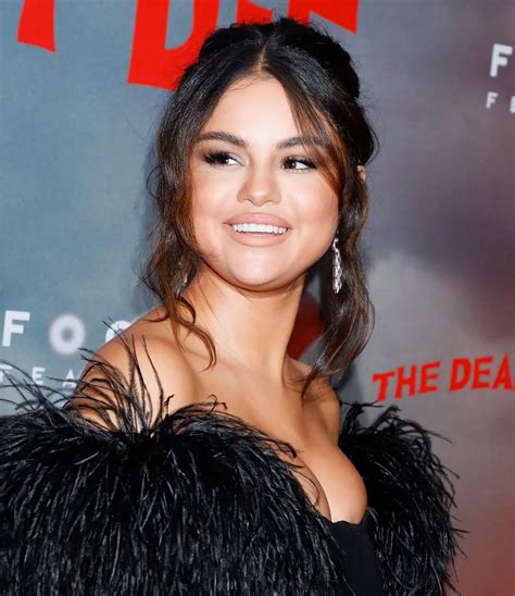 Very Feather Like Jacket Scrolller