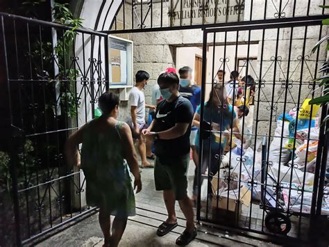 Bangonmarikina Tayo Po Ay Patuloy Na Namimigay Ng Mga Relief Goods Sa