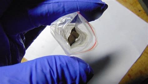 Полицаи обискираха мъж във Враца намериха наркотици в панталоните му