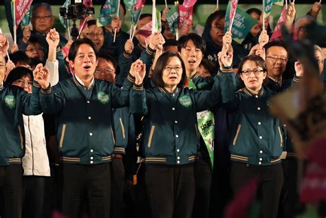 選前之夜／三強鼎立超緊繃！蔡英文、賴清德齊聲催票「緊張就出門投票」~ 即時 ~ 2024 01 12 2245 ~ 記者蘇聖怡