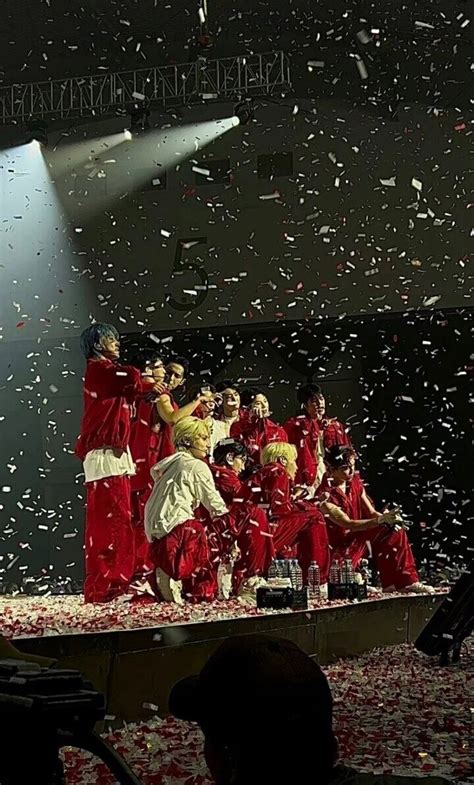 Seventeen Community Posts 可是我真的好想和你们见面啊hoshi😭🐯什么时候来中国和我们克拉见一面啊 哪怕是一面