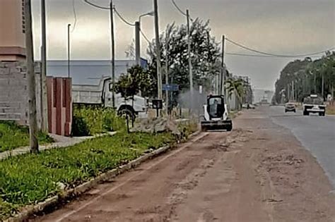 En El Barrio Carlos Pellegrini Se Desarrollan Tareas De Mantenimiento
