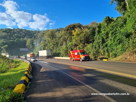 CaminhÃo pega fogo na BR 277 e carga Ã salva graÃas a agilidade dos