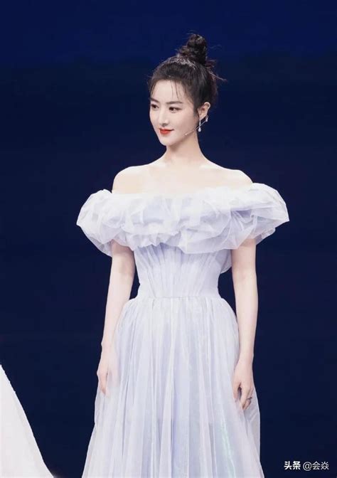 中秋晚會，網紅主播薇婭上演分身術，又是唱歌，又要直播帶貨 每日頭條