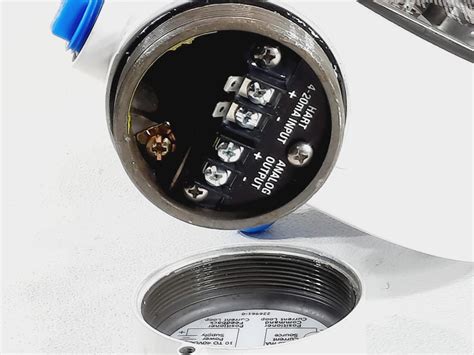 Flowserve Logix 3200md Digital Positioner 3210md 10 D6 E 04 40 0g 00