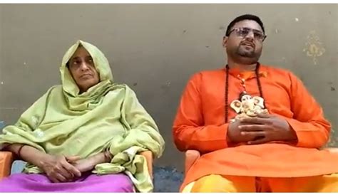 Ghar Wapasi प्रसाद खाने से आंख की रौशनी लौटी मां बेटे ने इस्लाम छोड़