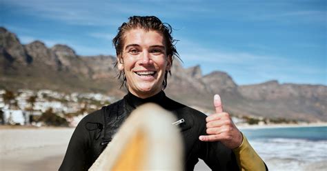 알로하 외치며 손흔드는 샤카 하와이 공식 제스처 채택