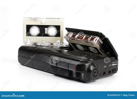 Kleine Cassetterecorder Met Een Micro Cassette Op Witte Backgroun